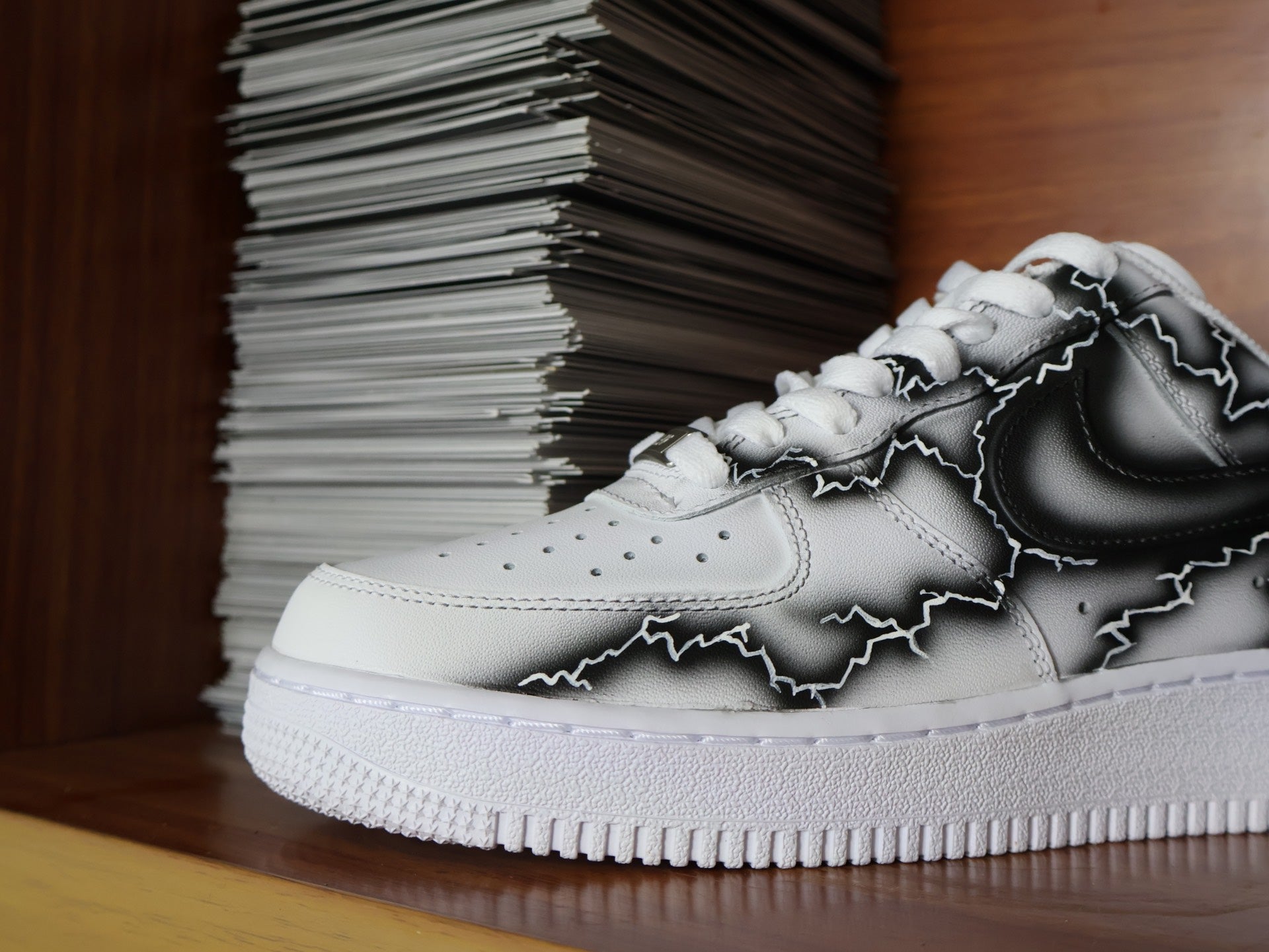 Custom Air Force 1 White With Black Lightning Pattern – oicustom