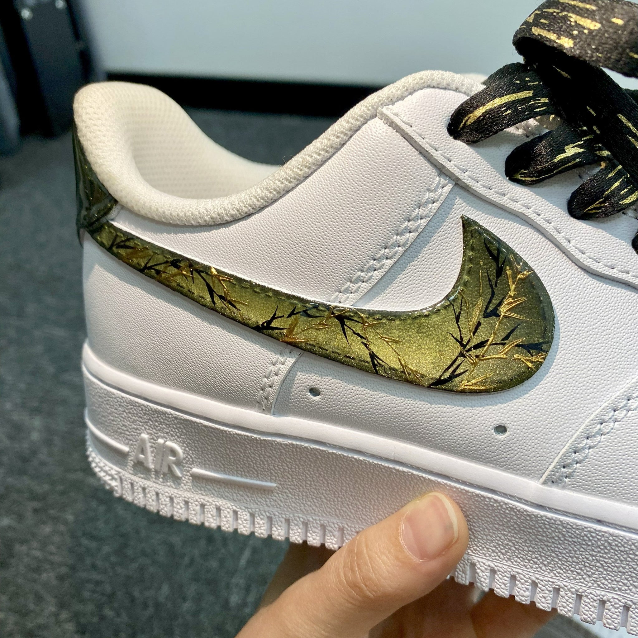 Custom Air Force 1 White With Gold Foil And Black Pattern Design – oicustom