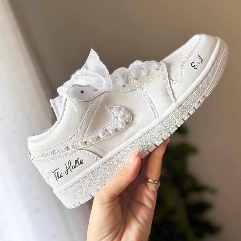Custom Air Jordan 1 White With Pearls And Bows – oicustom