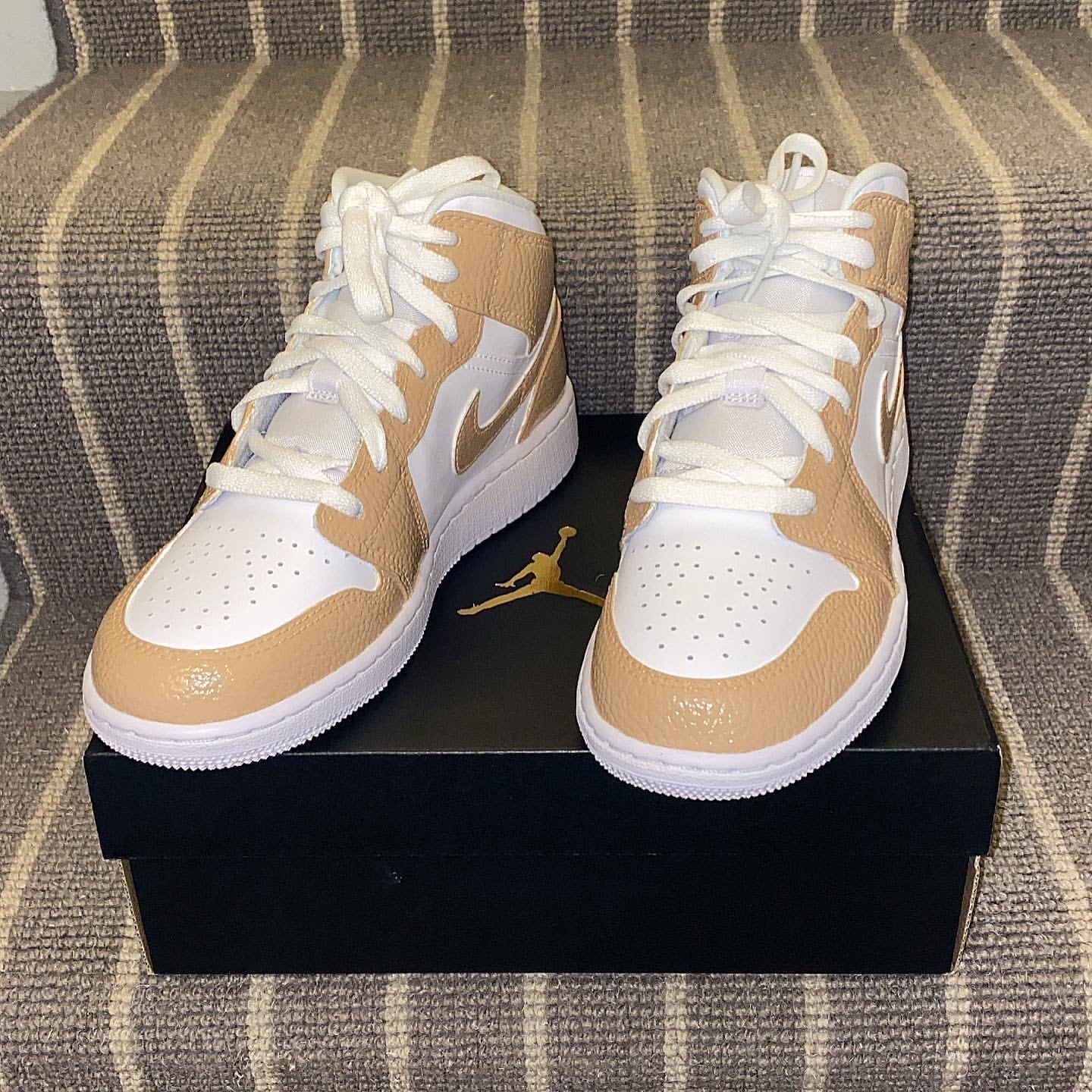 Custom Air Jordan 1 Beige – oicustom